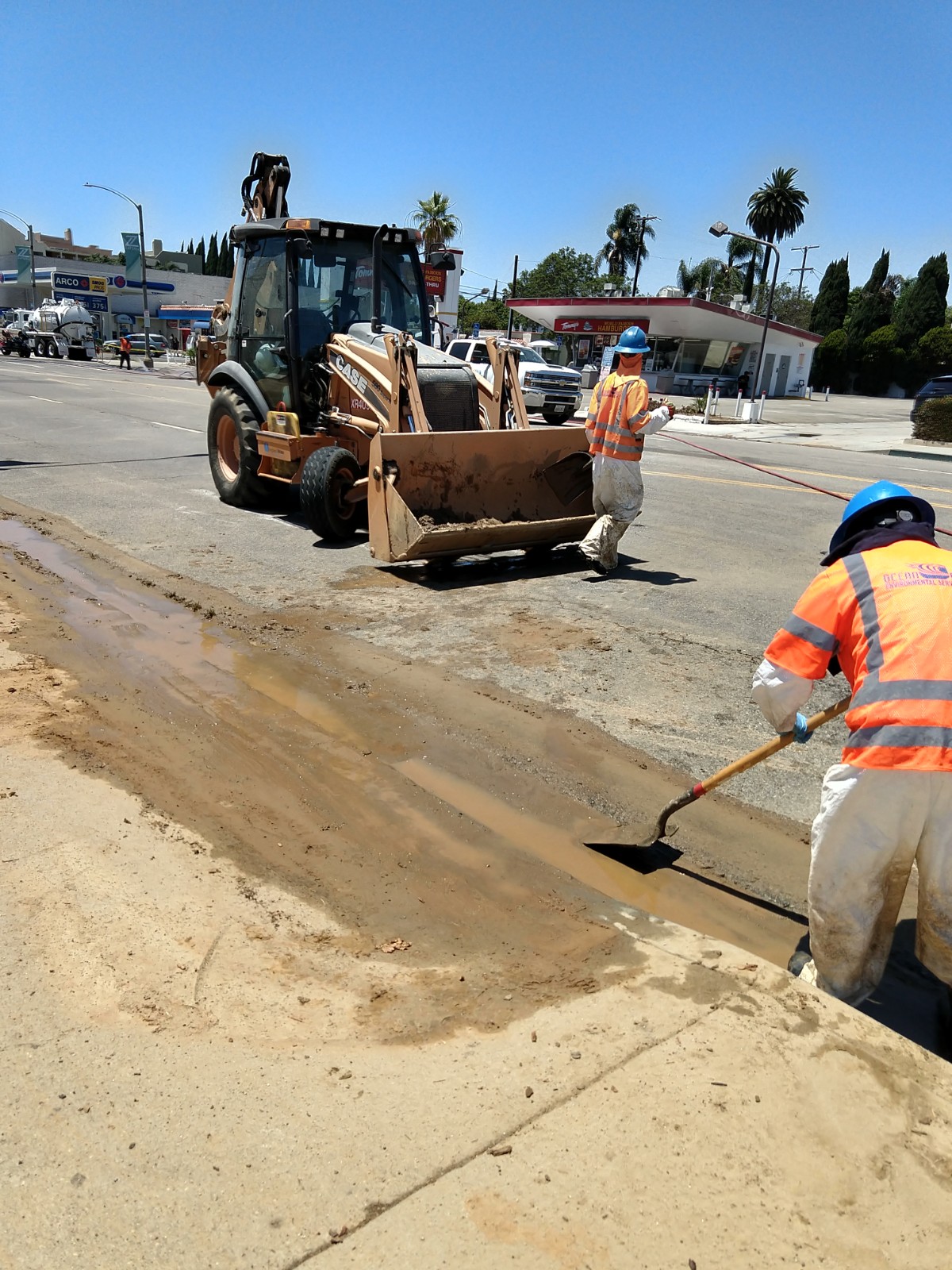 Water main break prompts hours-long road closure on Anaheim Street ...