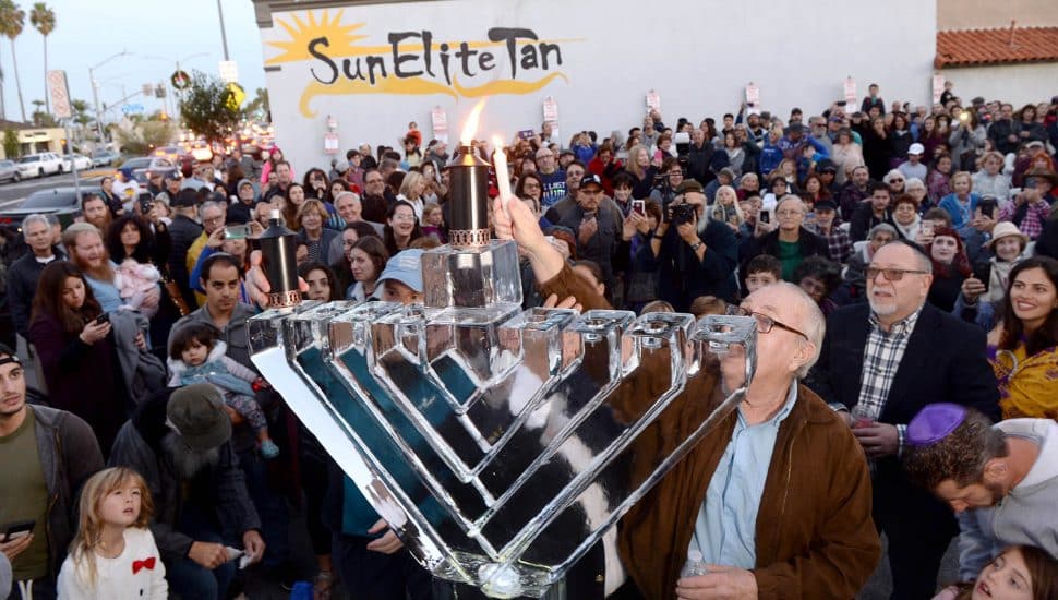 IN PICTURES: Shul By The Shore celebrates first day of Chanukah with ...