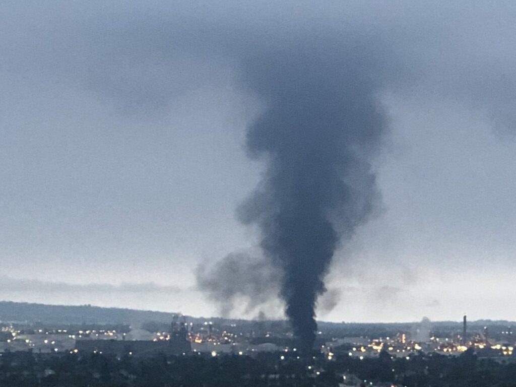 Fire at oil and chemical storage facility in Carson injures 1 • Long ...