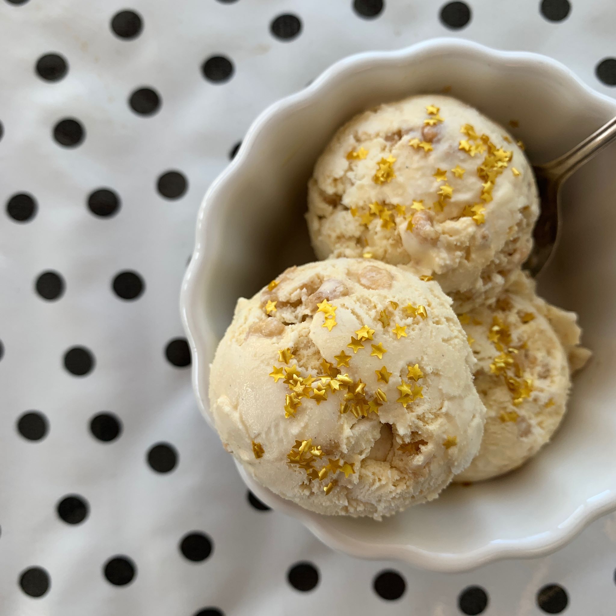 Long Beach Creamery has a POW! WOW! ice cream (with edible gold stars ...