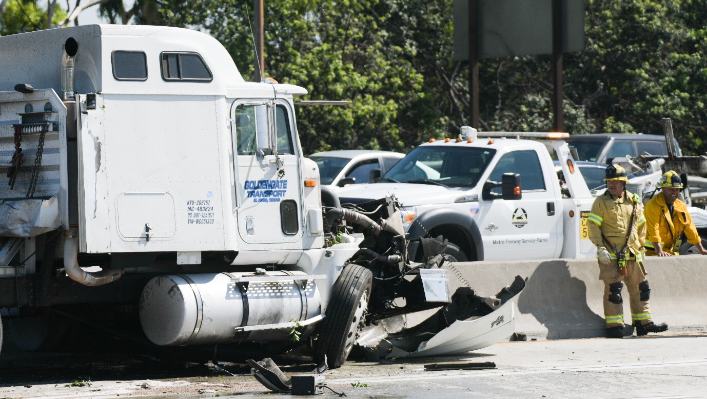 Big-rig crashes into center divider, spills cargo onto 405 Freeway ...
