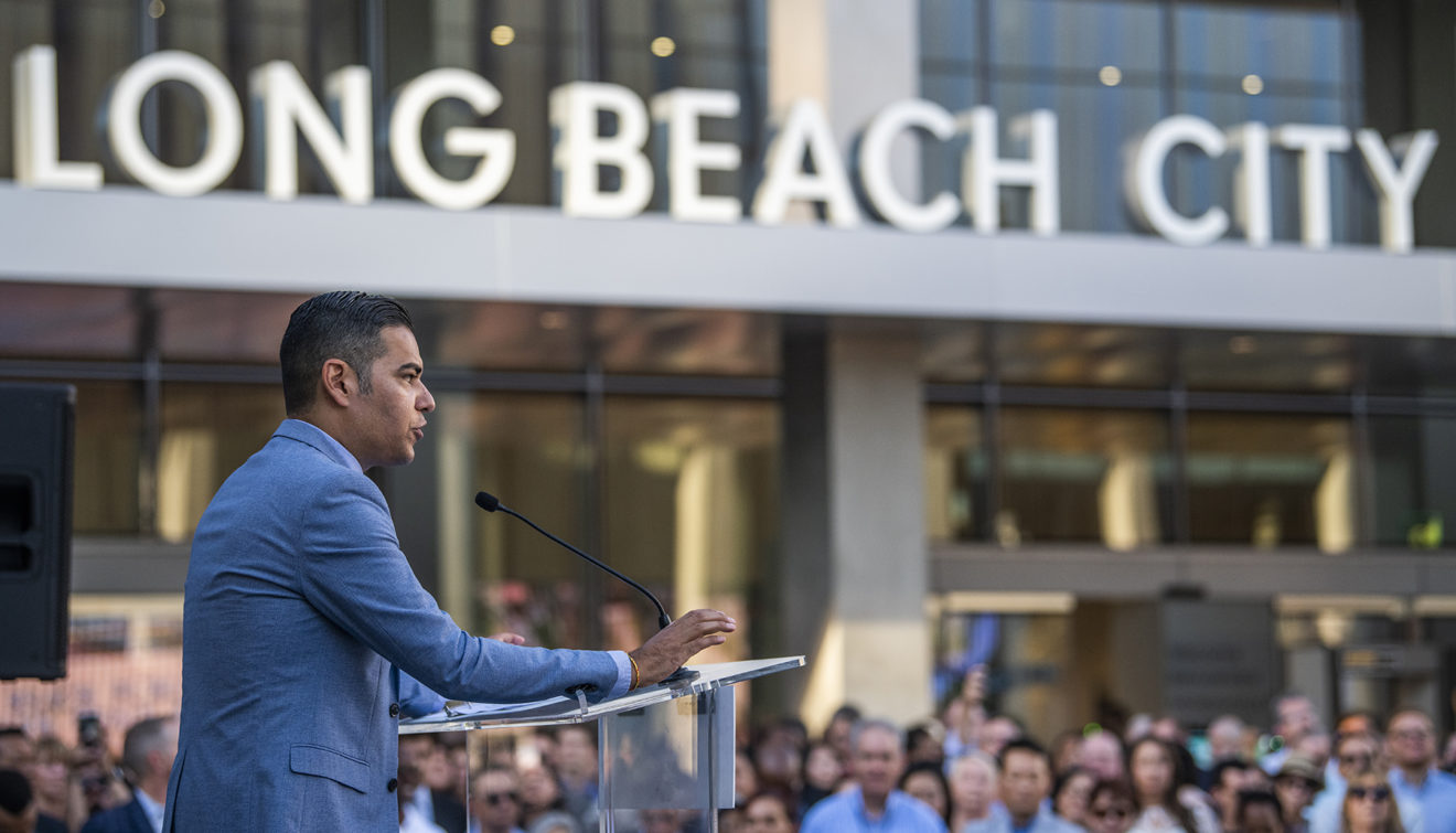 Long Beach to create 'basic income' pilot program that would give cash ...