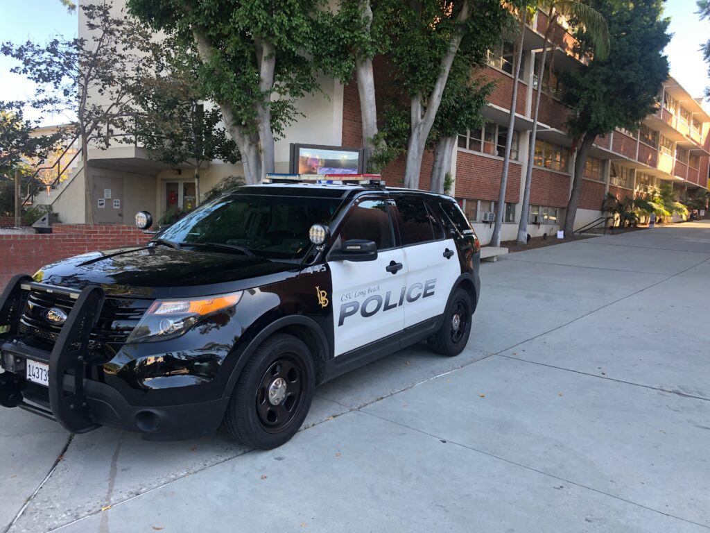 Robber punched woman in face, took her wallet in CSULB parking lot ...