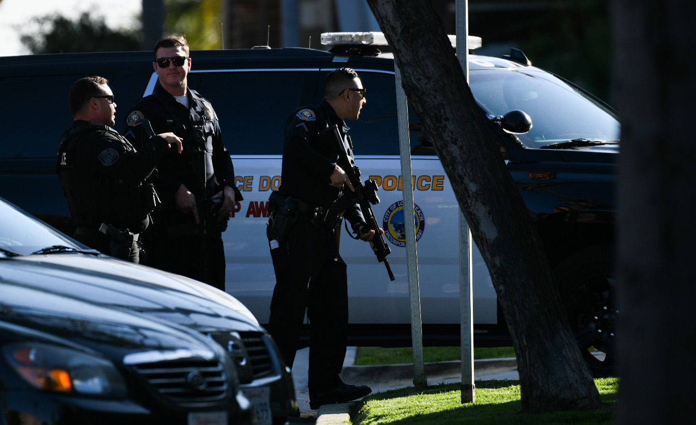 Police surround home in Alamitos Beach after report of person ...