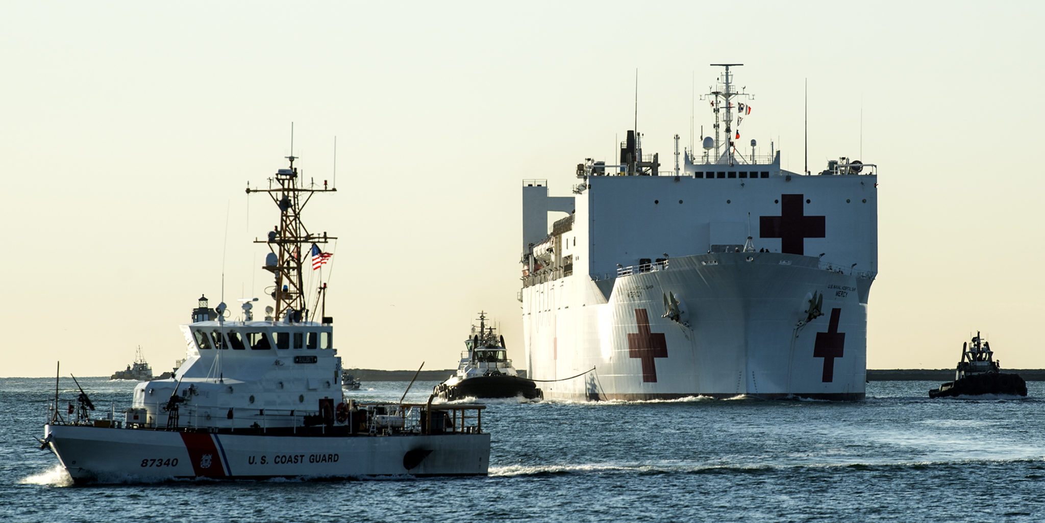 VIDEO/PICTURES: Massive hospital ship, the USNS Mercy, arrives at the ...