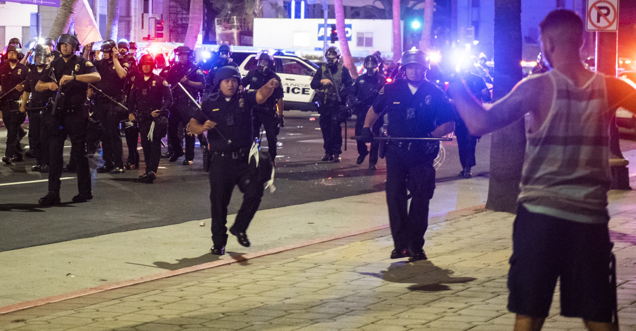 Praise in public, doubt in private for police handling of Long Beach ...