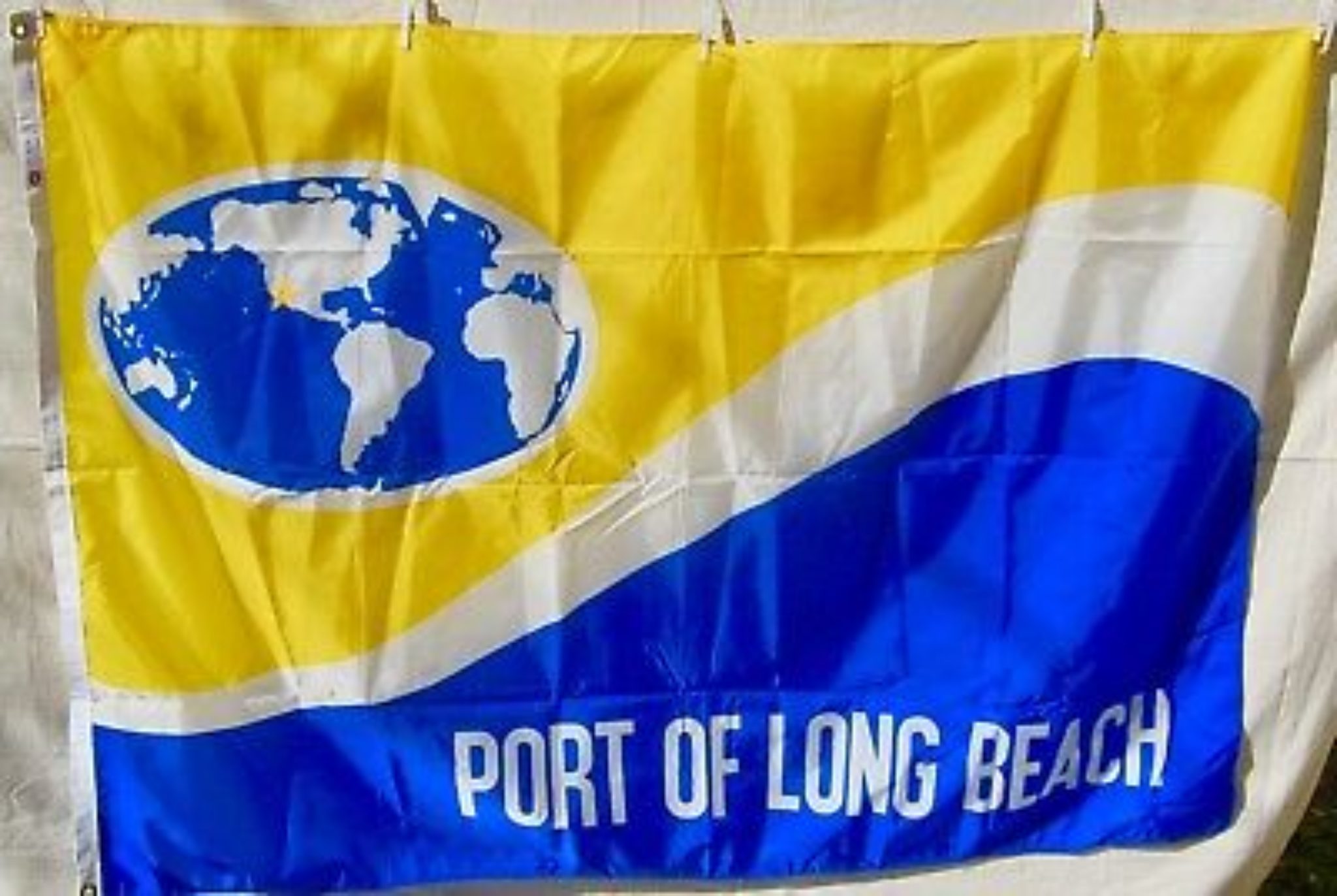 Calling all vexillologists (or artists): Please design a new and better ...