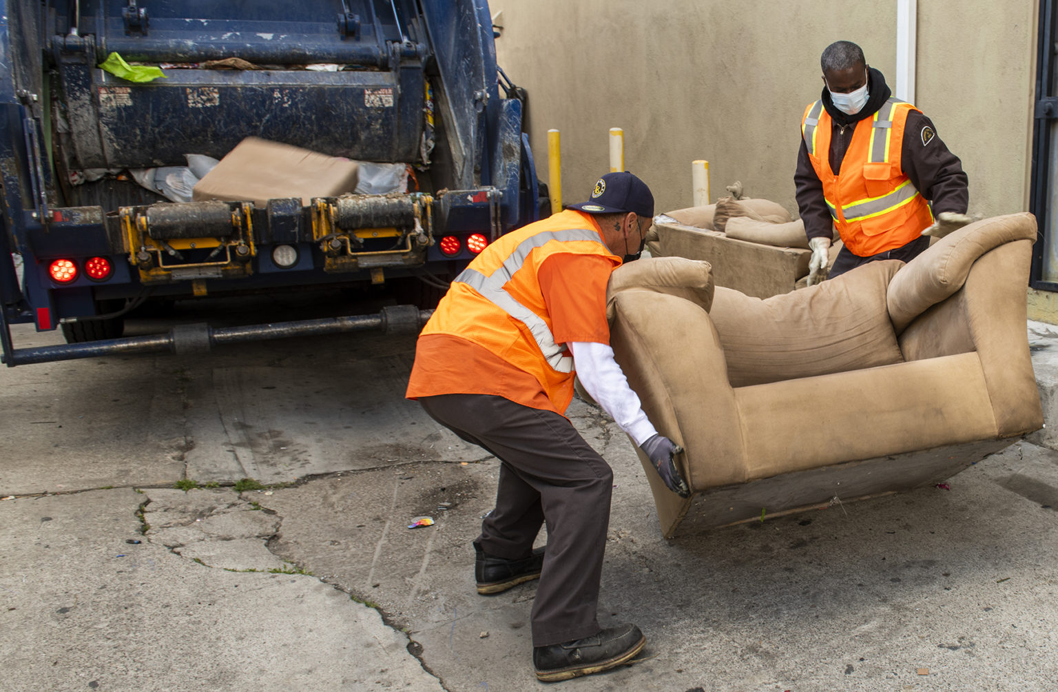 Buried in trash from the COVID-19 pandemic, Long Beach refuse workers ...