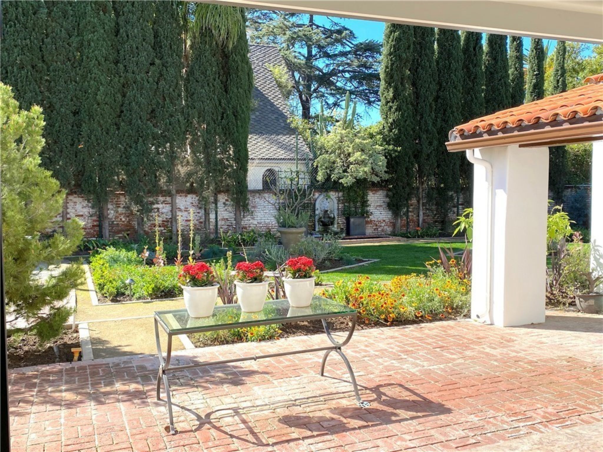 A couple of Kirtland Cutter's Country Club classics hit the market at ...