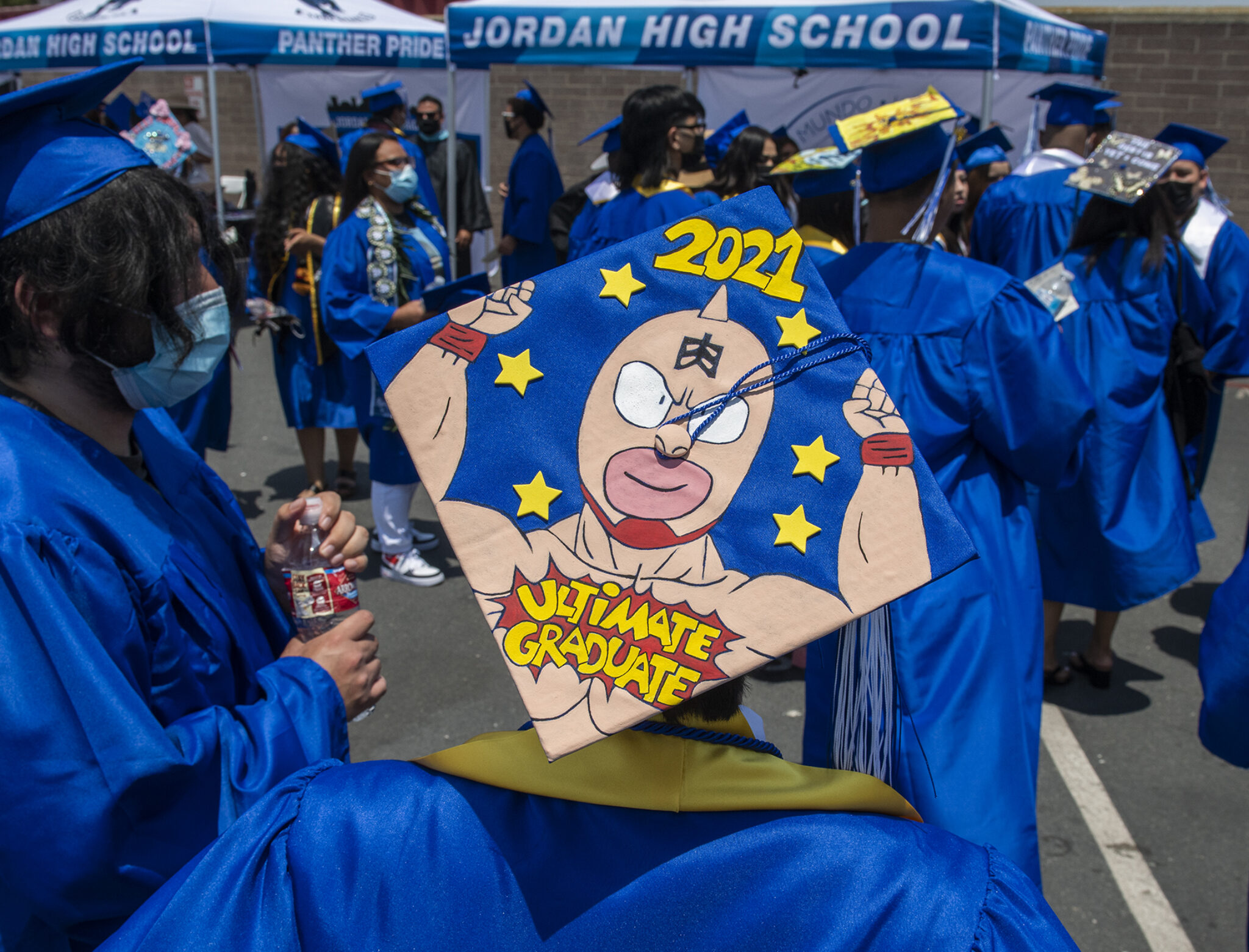 IN PICTURES: More than 400 graduate from Jordan High School • Long ...
