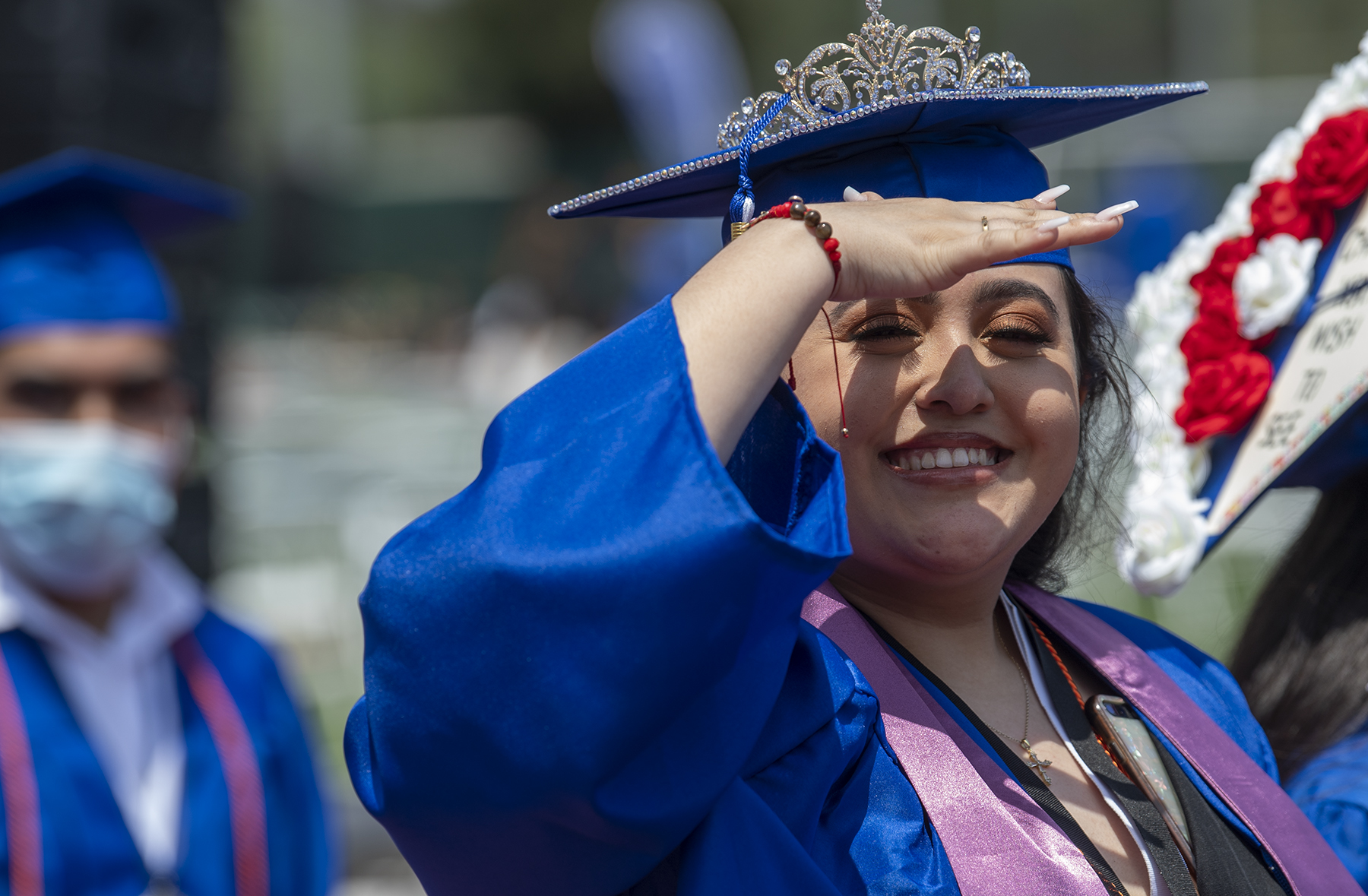 IN PICTURES: More than 400 graduate from Jordan High School • Long ...