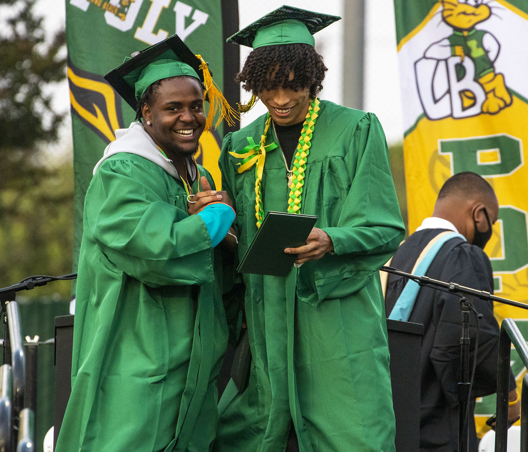 IN PICTURES: Long Beach Poly celebrates its 915 graduating seniors ...