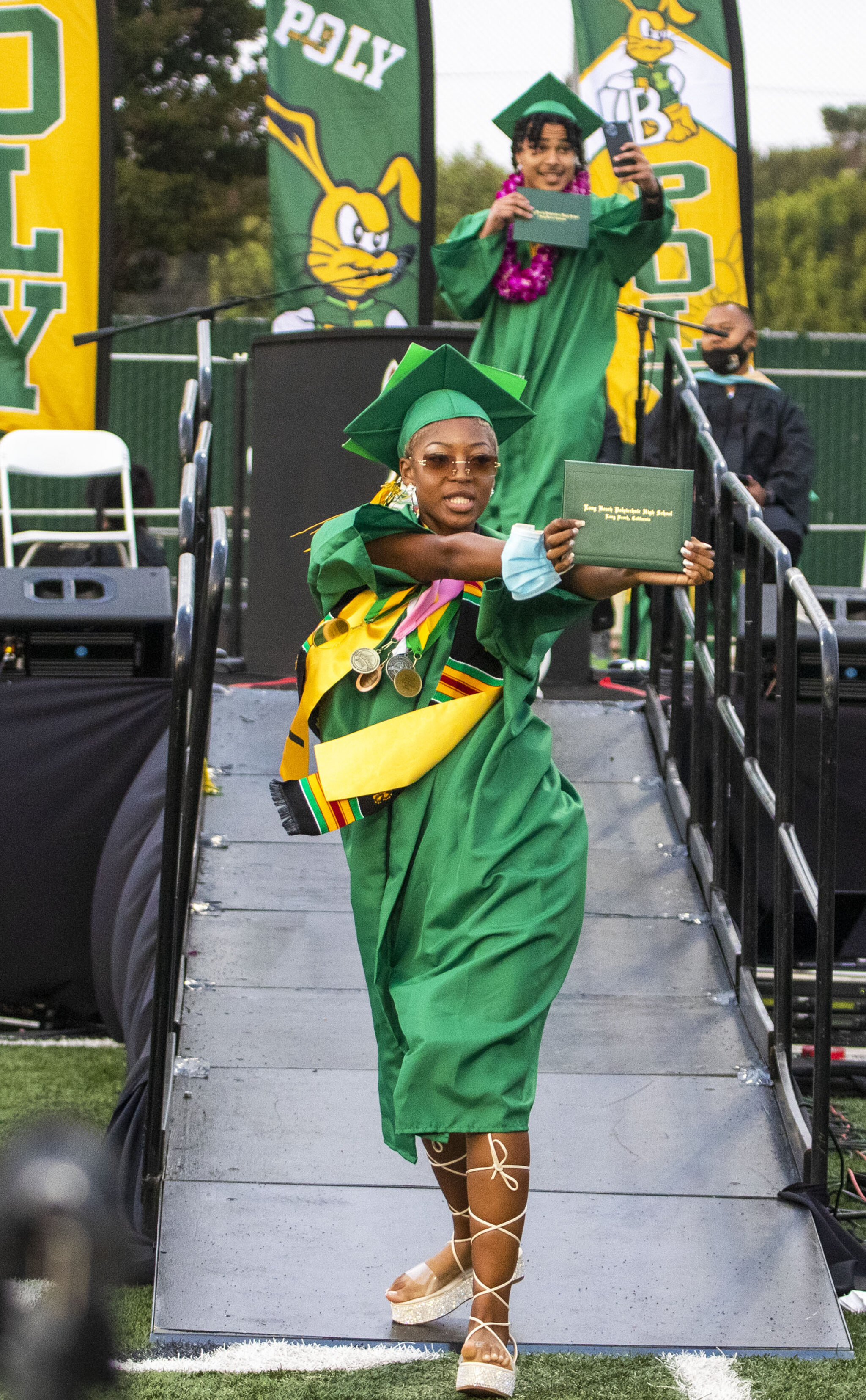 IN PICTURES: Long Beach Poly celebrates its 915 graduating seniors ...