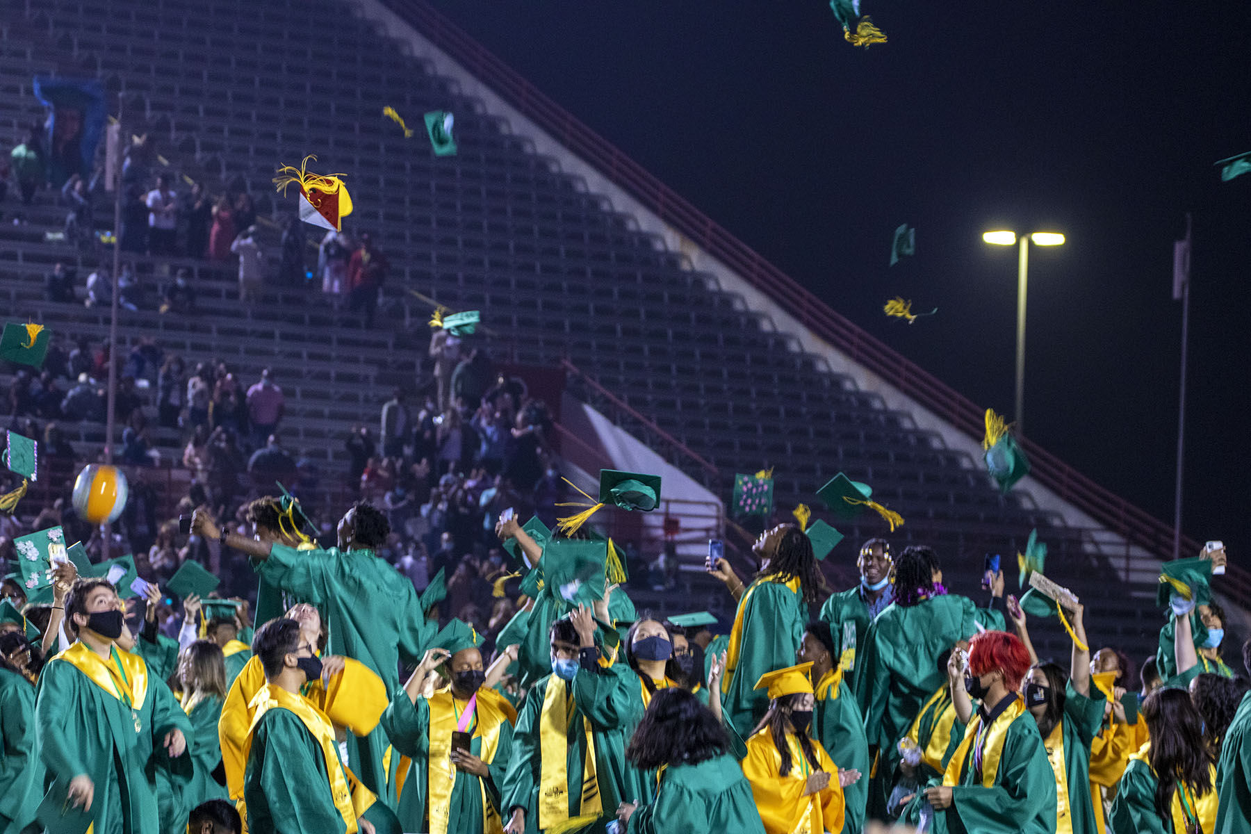 IN PICTURES: Long Beach Poly celebrates its 915 graduating seniors ...