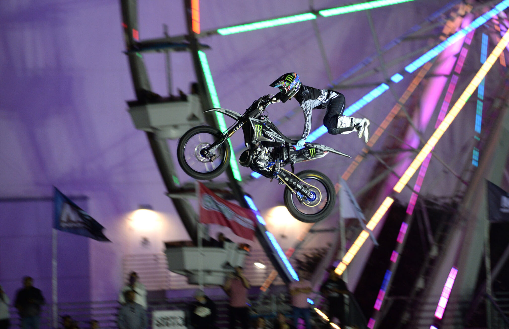 IN PICTURES: Thunder Thursday kicks off the Grand Prix in Long Beach ...