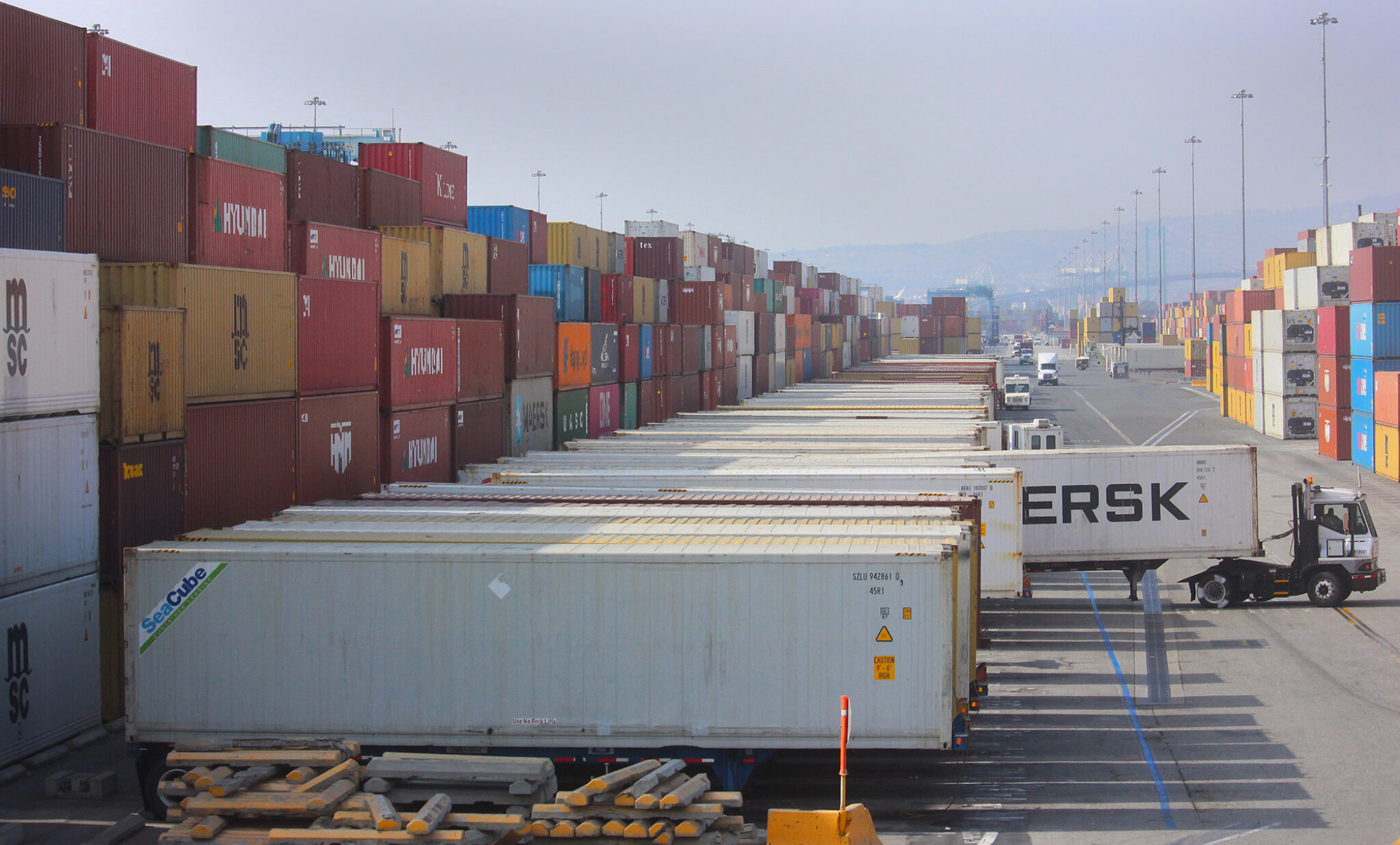 One person hurt in crane collapse at Port of Long Beach, authorities ...