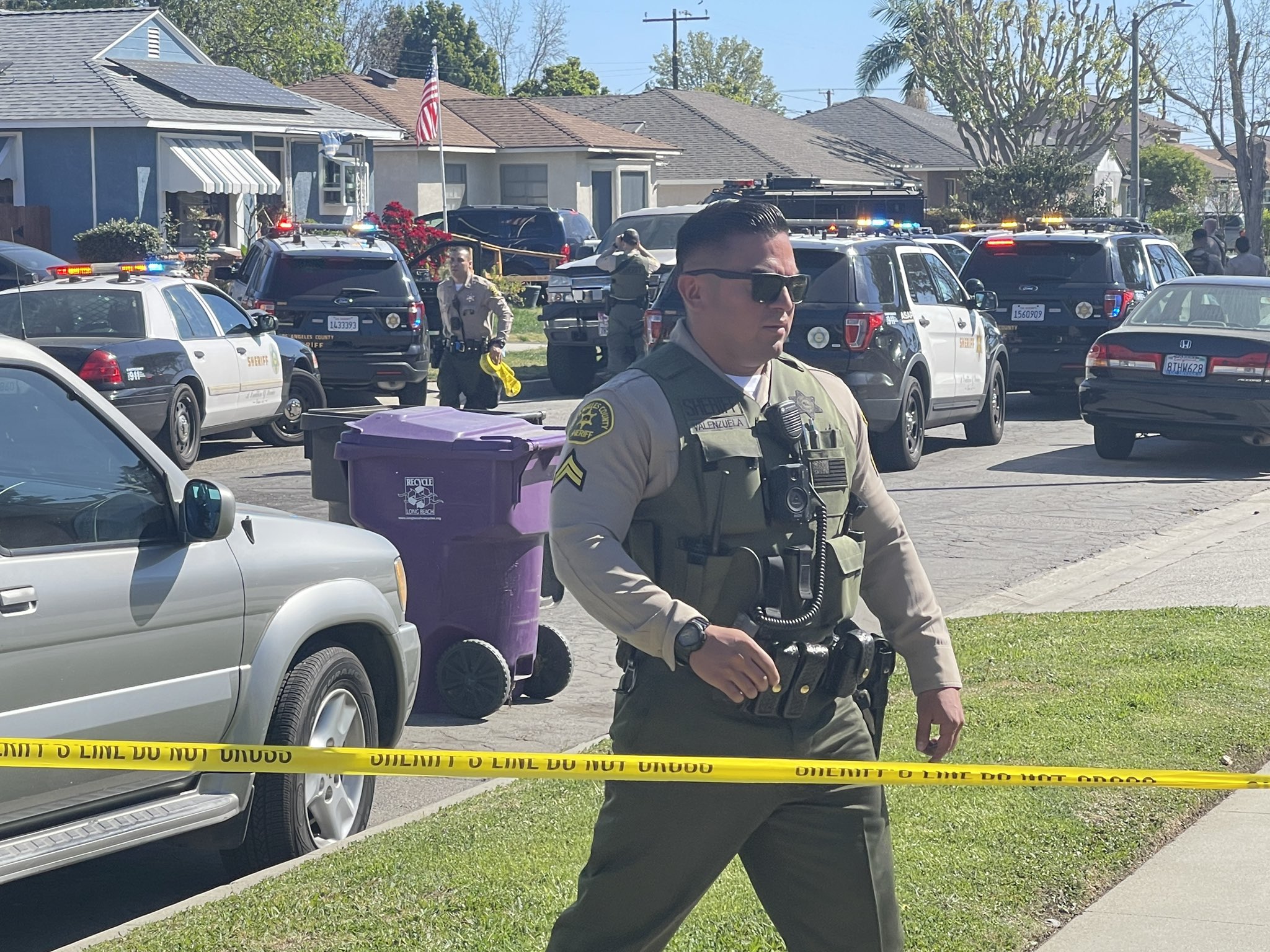 Woman with rifle sparks car chase, standoff near Lakewood-Long Beach ...