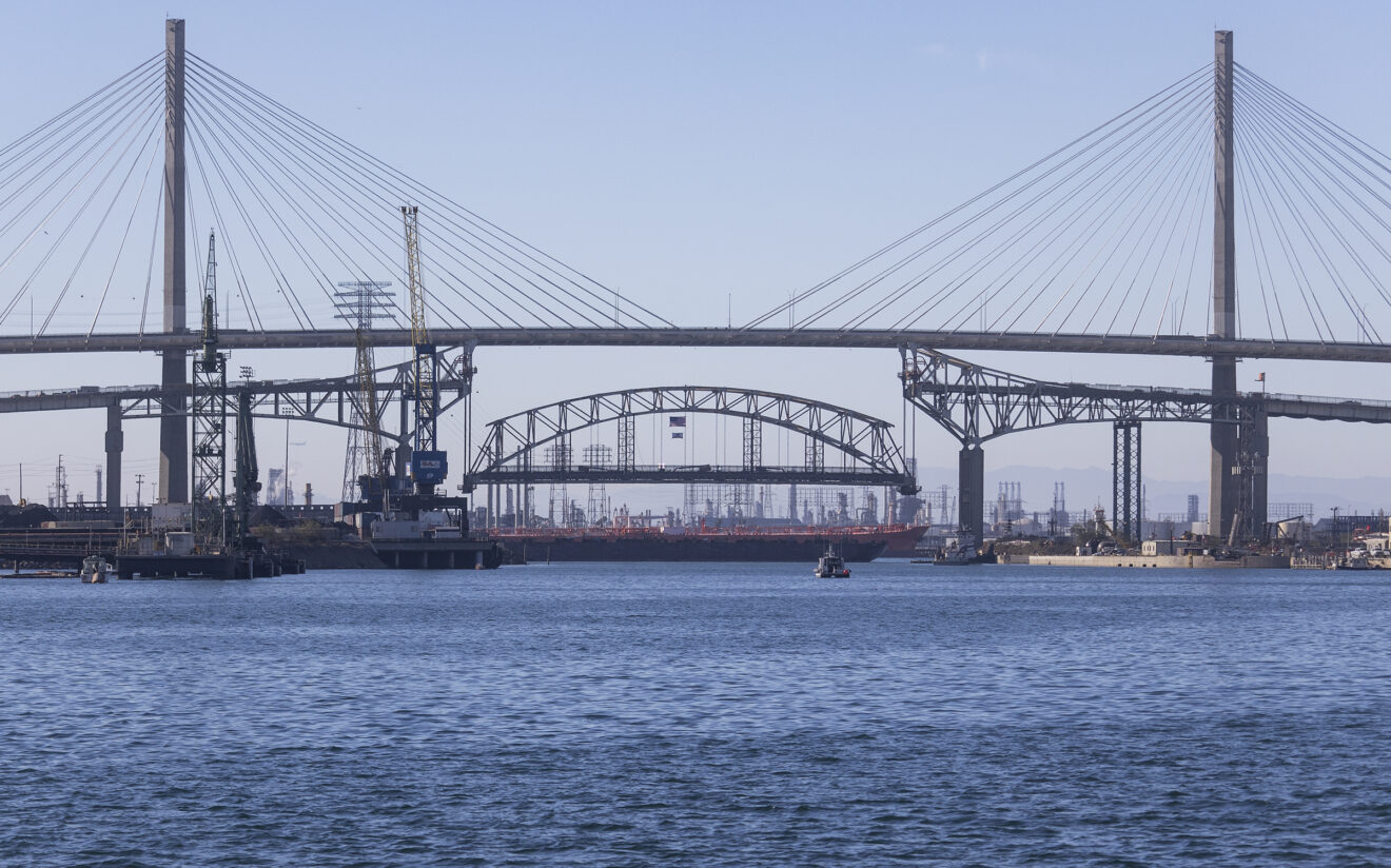 Crews lower main span of Gerald Desmond as demolition begins on 54-year ...