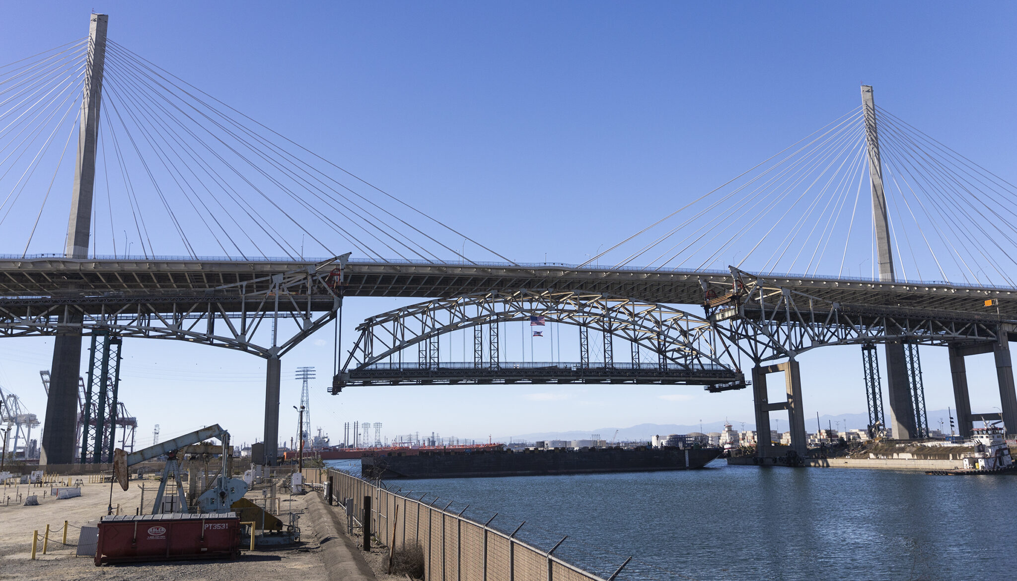 Crews lower main span of Gerald Desmond as demolition begins on 54-year ...