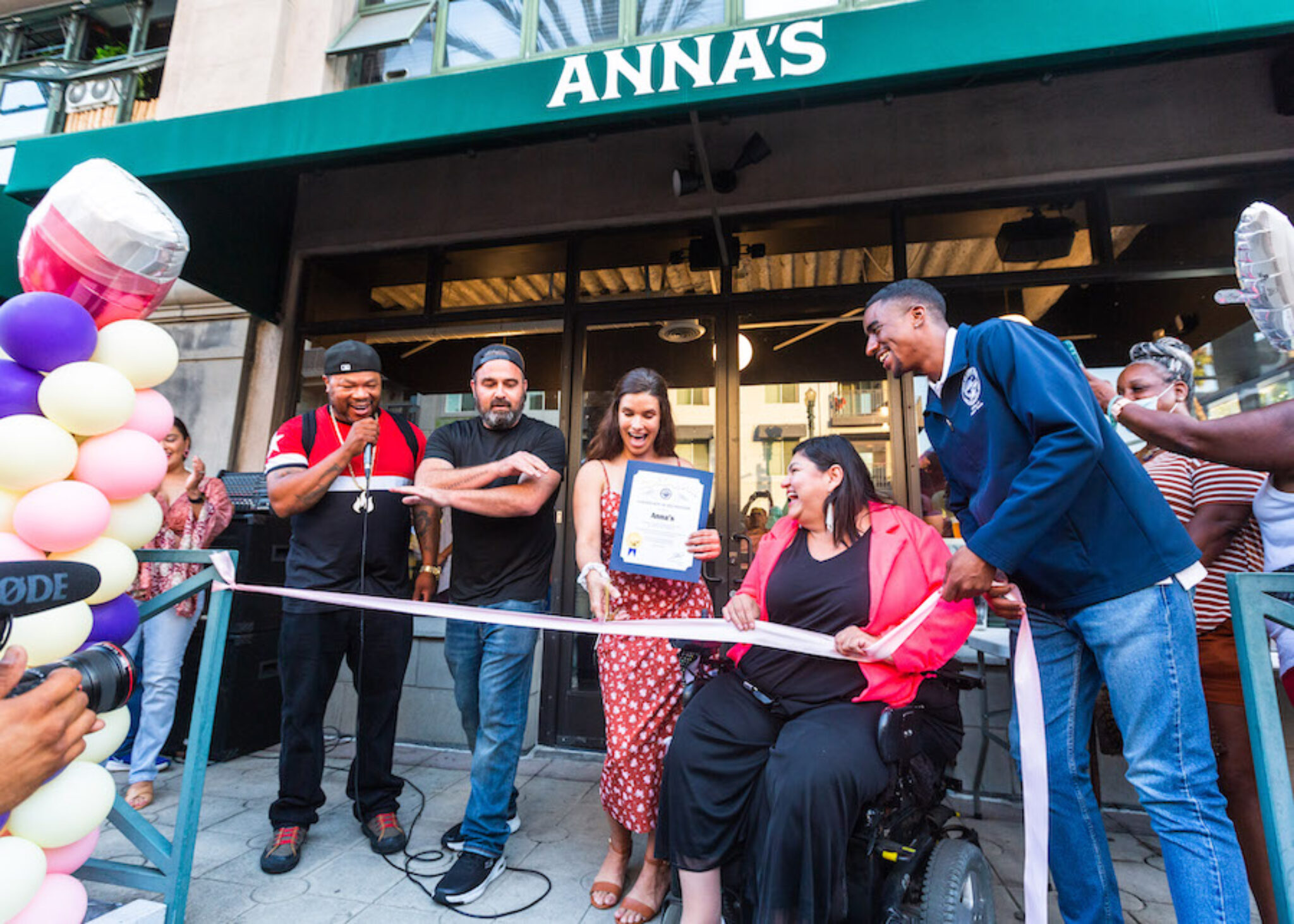 Anna's bar brings 'beer for the people' and small bites to former Kress ...