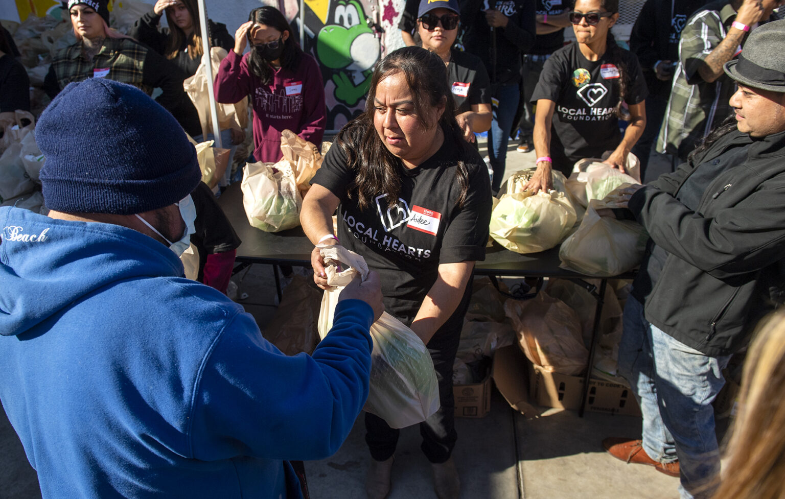 Local Hearts Foundation helps hundreds with turkey giveaway in ...