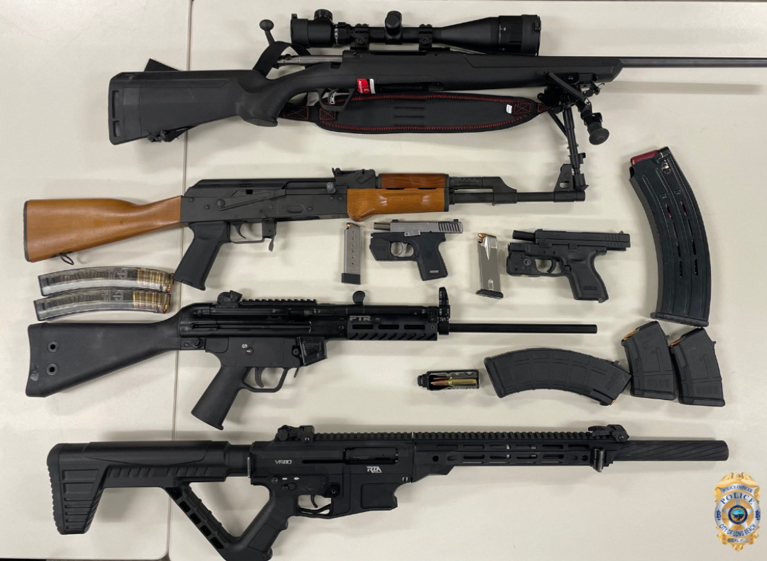 Police arrest, seize guns from man who allegedly threatened to shoot ...