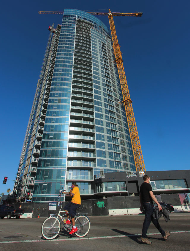 Shoreline Gateway Tower officially becomes tallest building in Long ...