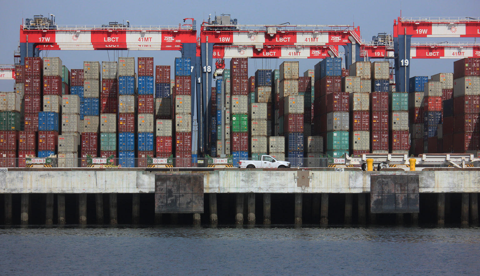 As cargo volumes boom, Port of Long Beach has its busiest month ever ...