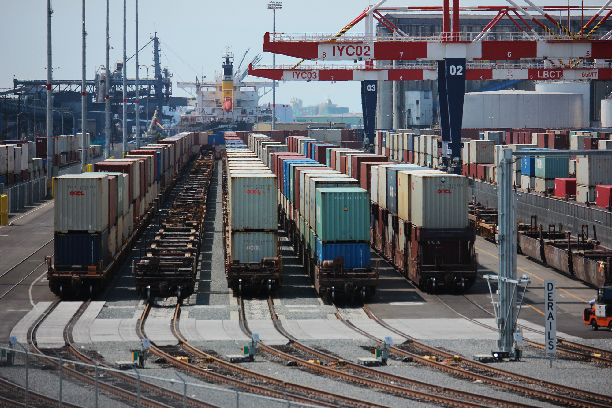 As cargo volumes boom, Port of Long Beach has its busiest month ever ...