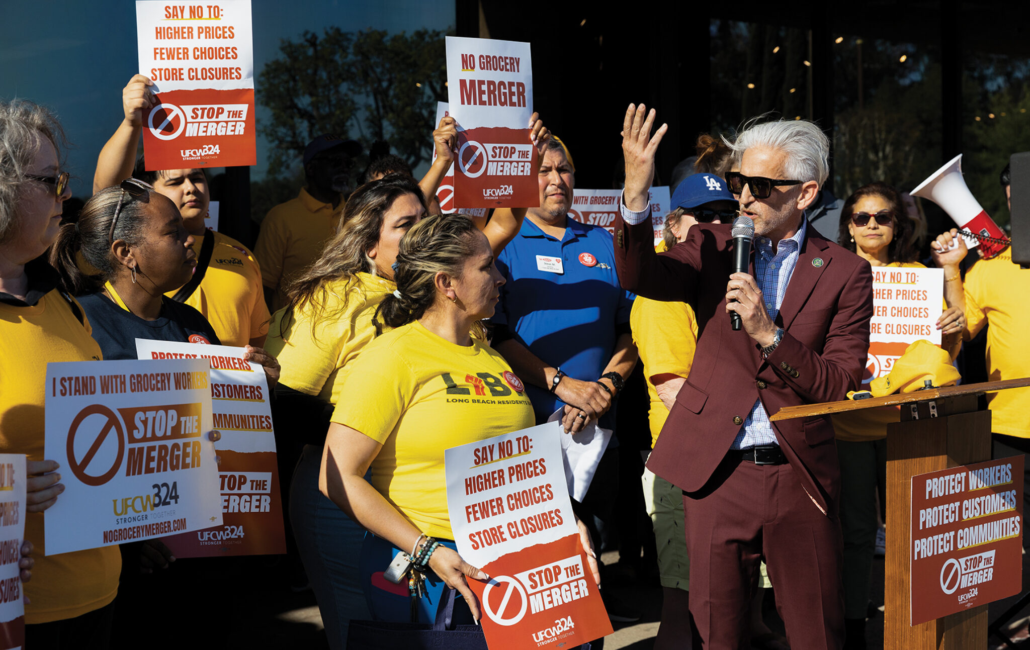 Workers protest ‘grocery monopoly’ merger of Kroger and Albertsons ...