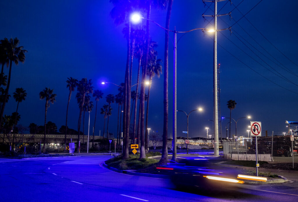 Purple rays: Why some Long Beach streetlights emit a psychedelic hue ...