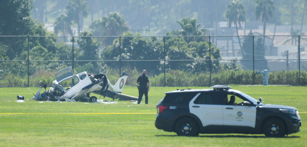 Small plane crashes onto athletic field in San Pedro, LAFD says • Long ...