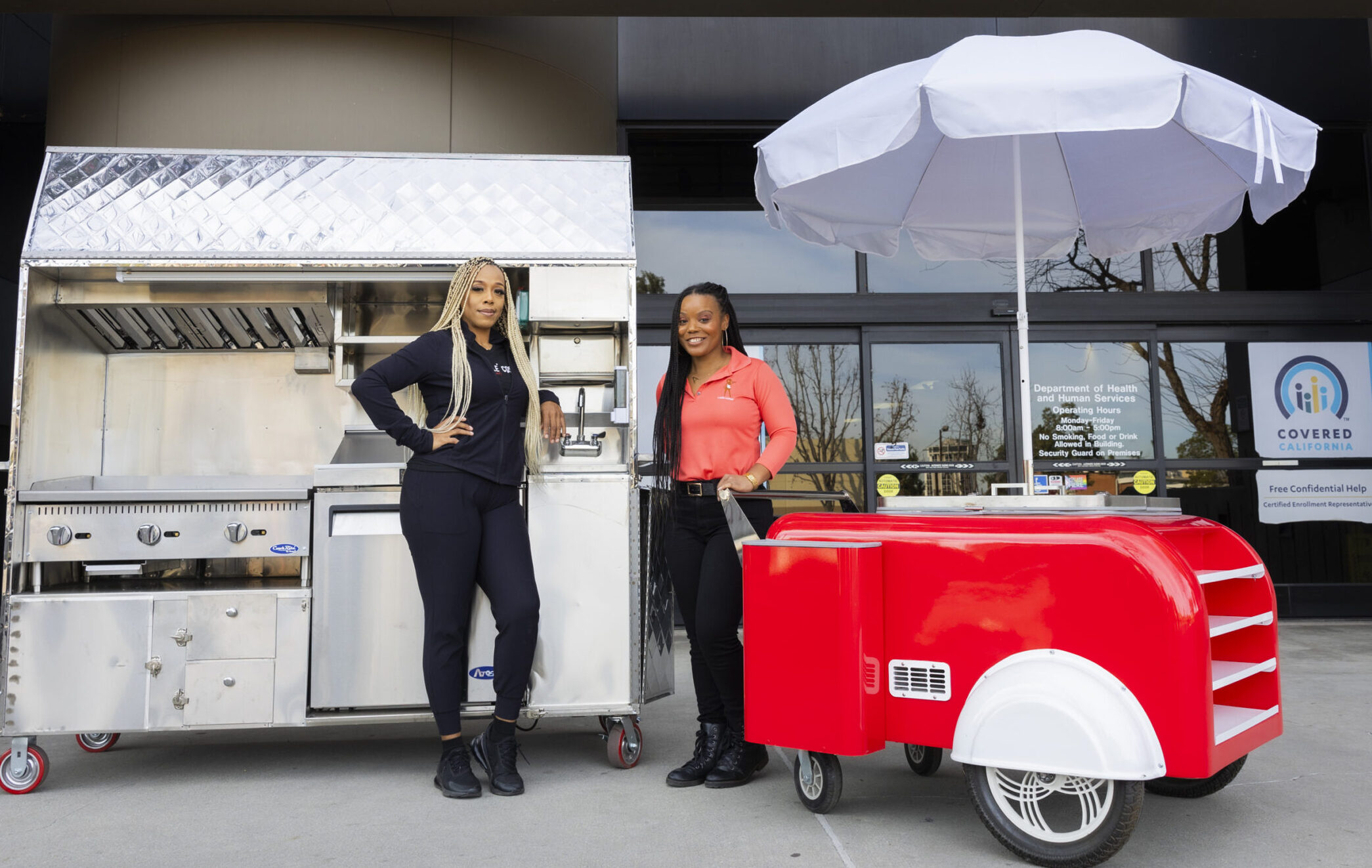 Long Beach sidewalk vendors start receiving free food carts from the ...