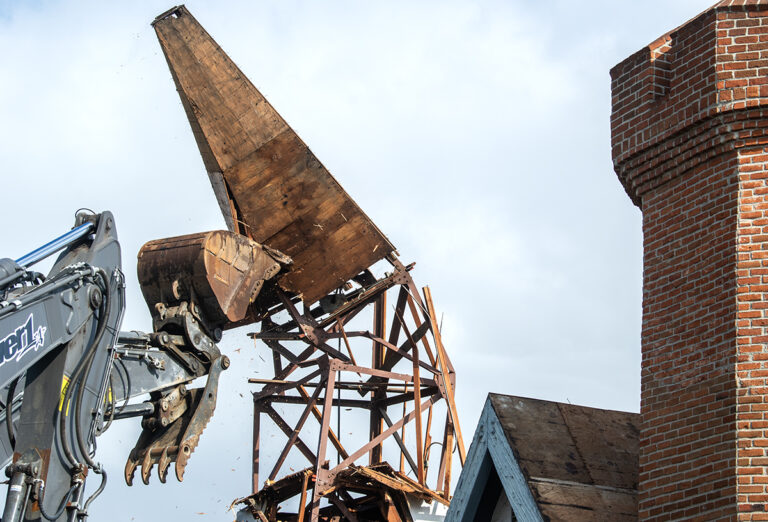 Long Beach tears down Old English Village at the Queen Mary, saying it ...