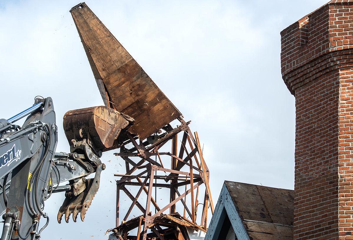 Long Beach tears down Old English Village at the Queen Mary, saying it ...