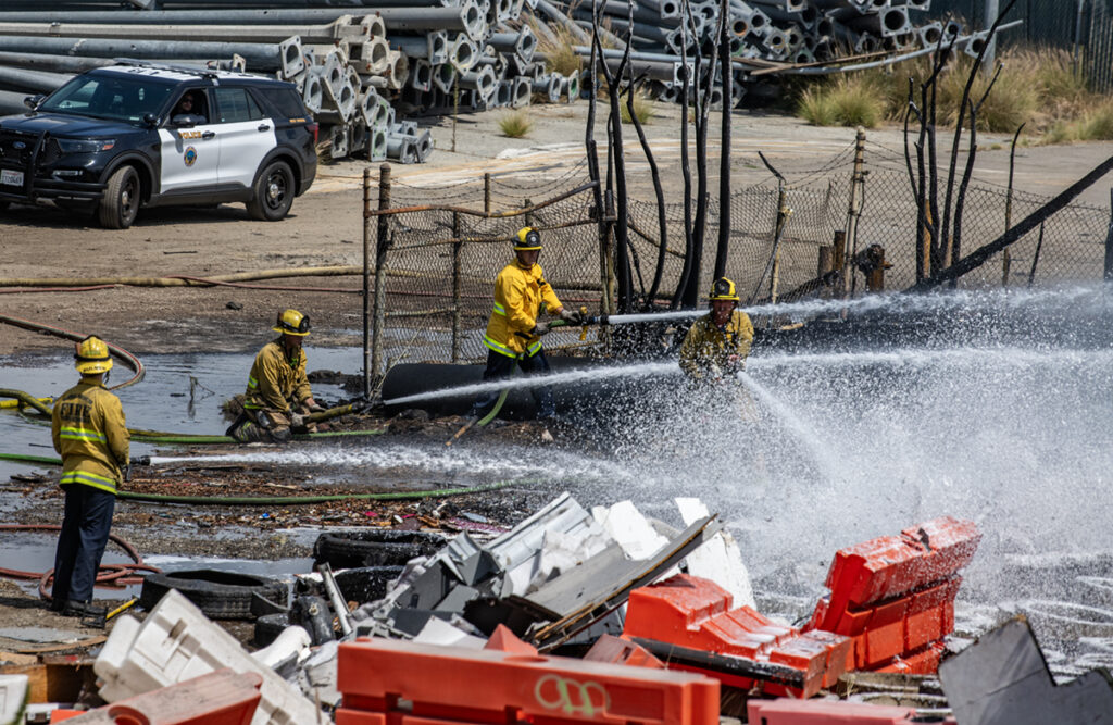 Trash fire along LA River sends large plume of smoke over Long Beach ...