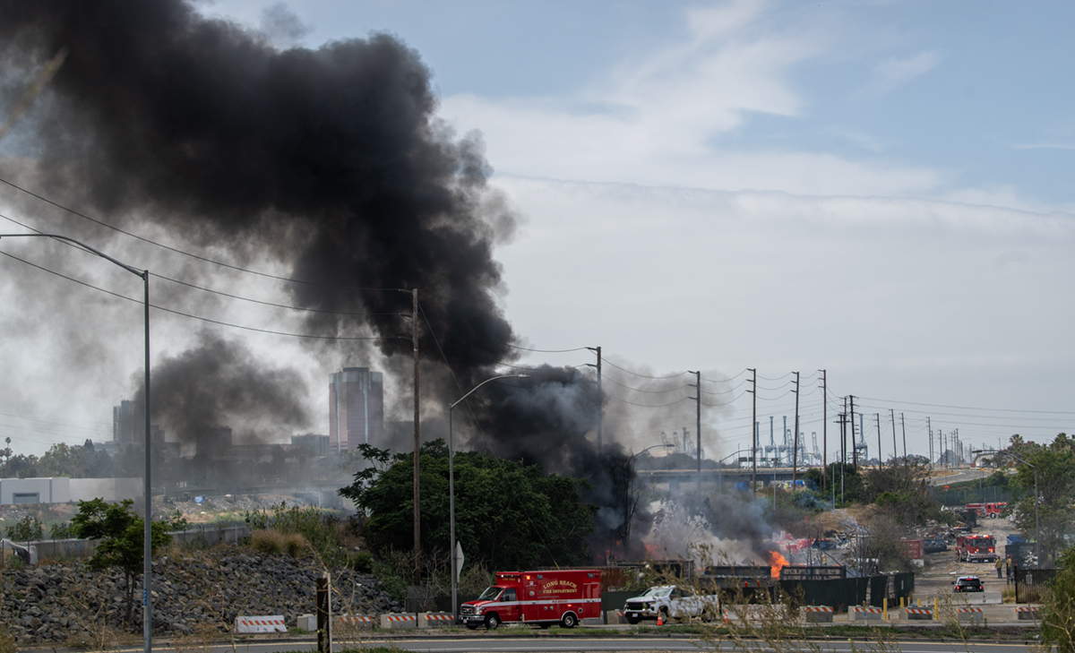 Trash fire along LA River sends large plume of smoke over Long Beach ...