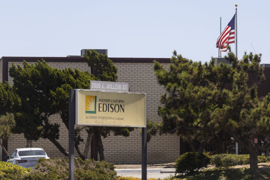 As LA fires burned, SoCal Edison allowed to raise rates for 2017 blaze ...