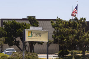 As LA fires burned, SoCal Edison allowed to raise rates for 2017 blaze ...